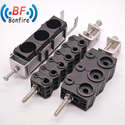 中国 KXK-XXXXX 1-1/4 コアシアルケーブルクリップ 3 Way フィッダークランプ カスタマイズされたケーブルクランプ 販売のため