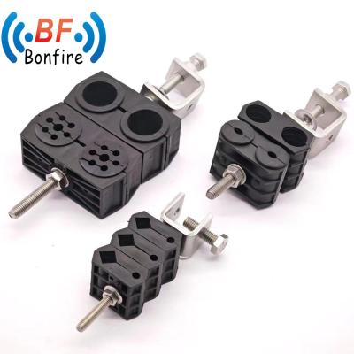 中国 KXK-XXXXX 1-1/4 コアシアルケーブルクリップ 3 Way フィッダークランプ カスタマイズされたケーブルクランプ 販売のため