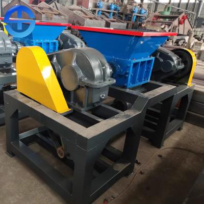中国 Q235機械二重シャフトのシュレッダーをリサイクルする鋼鉄2*11kw屑鉄 販売のため