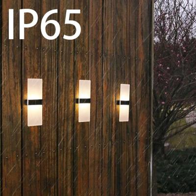 Cina Acrilico Led Parete Esterno Sconce LED Luci a energia solare Luce Bianca Fredda in vendita
