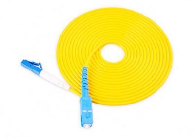 Cina St gialla a fibra ottica dei cavi di toppa del PVC G657 al saltatore della fibra di LC in vendita