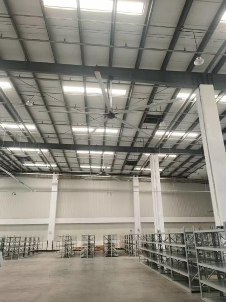 Ventilatore HVLS grande da 24FT 7.3m, buone prestazioni di ventilazione, ampia area di copertura