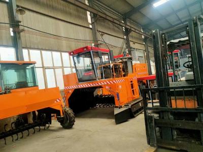 Cina Turner di compost di tipo crawler Velocità di lavoro 6-10 m/min in vendita