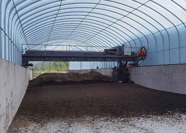 Quality 150-400m3/H Output Large Flipping Span Compost Turning Machine Wheel Type for sale