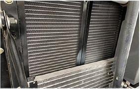 Radiator The super large cooling water tank adopts an integrated plate-fin structure, which is corrosion-resistant, has a large cooling area, is shock-resistant. anti-collision, and has a long service life.