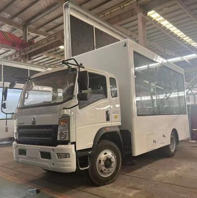China Sinotruk P6 P8 Road Show LED Panel Truck Customized LED Screen Advertising Truck for sale