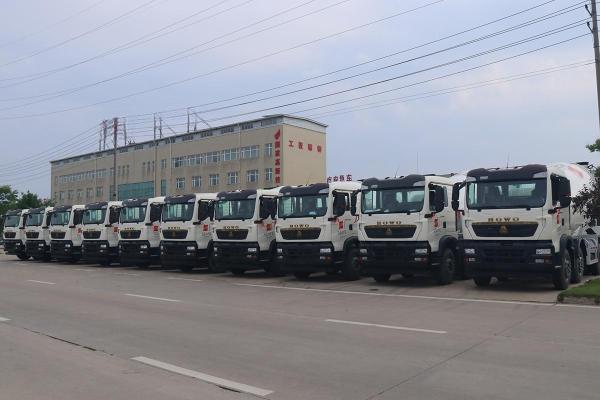 Quality HOWO TX 8x4 12m3 Concrete Mixer Truck 340HP Concrete Mixer Pump Truck for sale