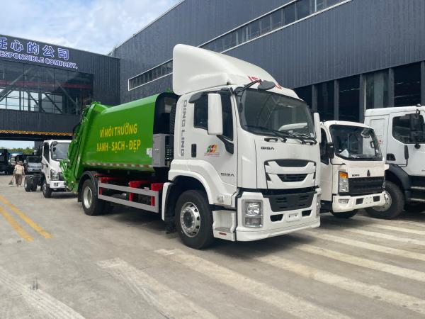 Quality ISUZU Garbage Compactor Truck with 12m3 Volume Euro 4 Emission and Mechanized Rear Loading for sale