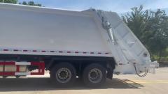 Compactor garbage truck