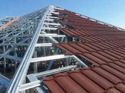 Cina 0.42mm Heavy Elite Tile Sudafrica Metallizzata mattoniera di pietra rossa rivestita di metallo Aluzinc in vendita