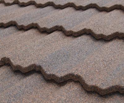 Cina Piastrelle classiche moderne Piastrelle di tetto rivestite in pietra rossa beige 0,50 mm AZ150 Metallo a base di alucinco 50 anni Garanzia Colore personalizzato in vendita