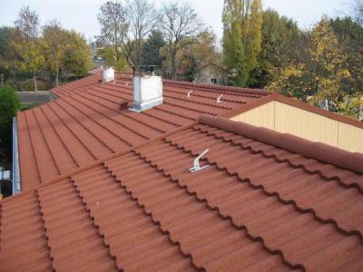 China Villa dak AZ90 Steen beklede tegels Galvalume staal 55% Aluzinc staal spoel dakpanelen Commerciële staal kwaliteit DX51D Te koop