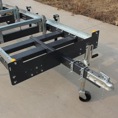 Cina Legno di taglio di precisione macchina a seghe a tavolo scorrevole seghe a fascia orizzontale per la produzione di legno in vendita