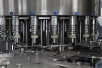 Cina Linea di riempimento CE del liquido di plastica della bottiglia rotonda 500ml diplomato per acqua pulita trattata in vendita