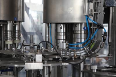Cina Linea di riempimento CE del liquido di plastica della bottiglia rotonda 500ml diplomato per acqua pulita trattata in vendita