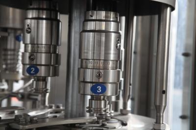 China Volledig Auto Minerale het Drinken Huisdier Flessenvullen en het Afdekken Machine voor Kleinschalig Te koop