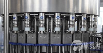 China Het Flessenvullenmachine van het HUISDIEREN Automatische Water met PLC Controle voor Drinkwater Te koop