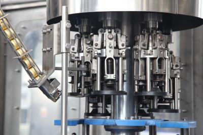 China Bebida 3 en 1 equipo embotellador de relleno de enjuague del agua industrial de la máquina que capsula en venta