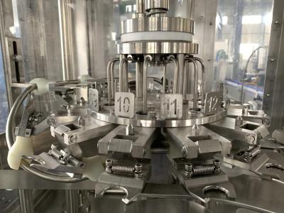 China Bebida 3 en 1 equipo embotellador de relleno de enjuague del agua industrial de la máquina que capsula en venta