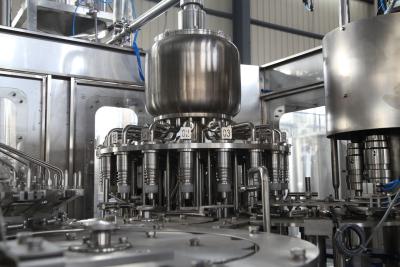China Volledige Automatische Bottelende het Sap Volledige Productielijn van de Drank Vullende Machine Te koop