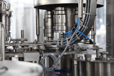 China Volledige Automatische Bottelende het Sap Volledige Productielijn van de Drank Vullende Machine Te koop