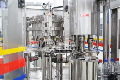 Cina 3 automatici in 1 macchina di rifornimento gassosa bottiglia della bevanda dell'ANIMALE DOMESTICO per la piccola bottiglia in vendita