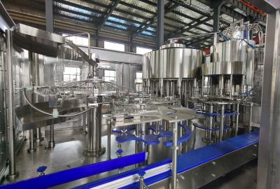 Cina Macchina di plastica rotatoria del pacchetto dell'imbottigliamento dell'acqua dell'imbottigliatrice 3kw 7L in vendita