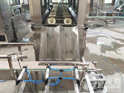Cina 3 teste tappatrice di riempimento di lavaggio della bibita della macchina di rifornimento dell'acqua da 5 galloni in vendita