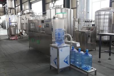 Cina Macchina di rifornimento automatica piena dell'acqua da 5 galloni per acqua pura in bottiglia di plastica in vendita