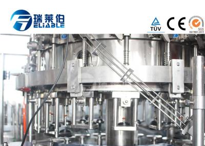Cina 3 in 1 imbottigliatrice di vetro automatica per 300 ~ 1500ml ha imbottigliato la birra in vendita