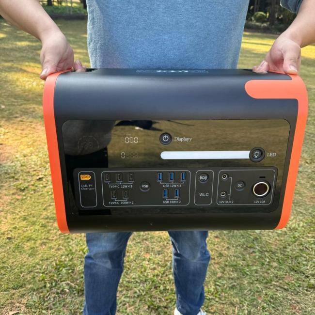 The Main 2200W Solar Generator AC/DC Outdoor Camping Power Emergency Power Portable Power Station