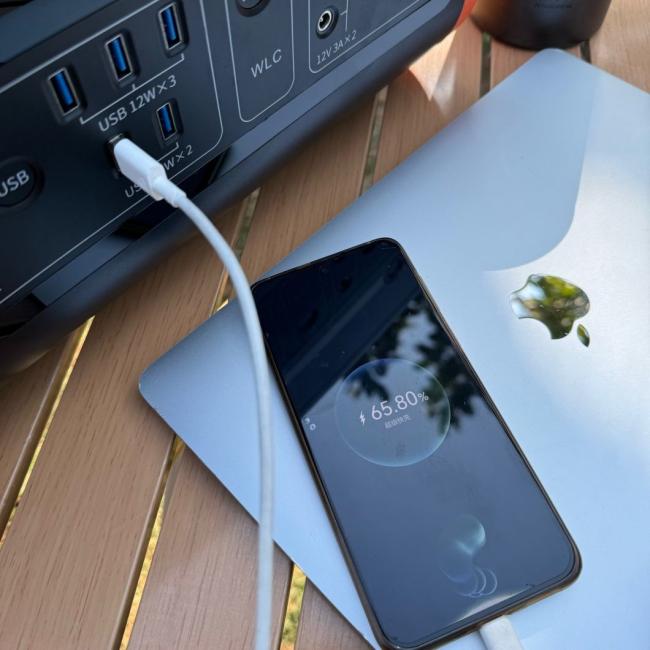 High Quality Pure Sine Wave Portable Power Station 2200W LiFePO4 Portable Solar Generator