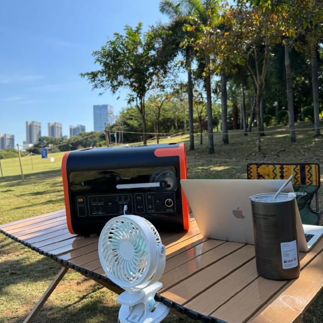 New Energy Pure Sine Wave Lithium Portable Battery Standby Power Station and Solar Panels 2000W