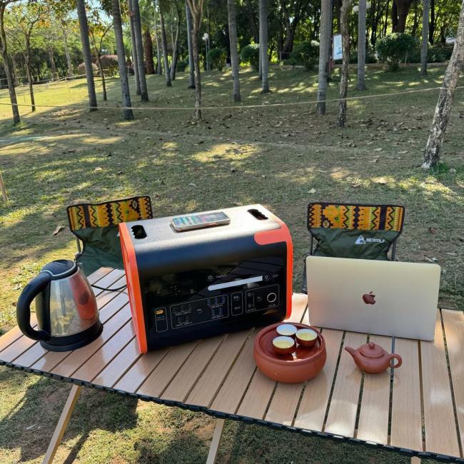 Solar Output Power and Lithium Iron Battery Generator 2200W High Quality Emergency Portable Power Station,