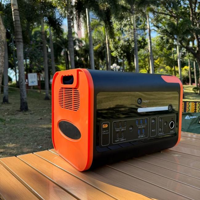Fast Charging/Wireless Charging Portable Power Station 2000W Solar Generator with Multi-Function Output Port