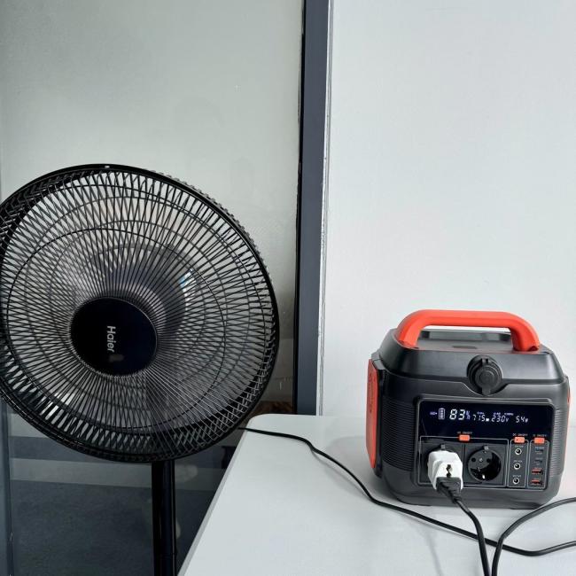 Saferemergency LED Light Kits 300W 500W 1000wrechargeable Battery Backup Solar Banks Generator Portable Power Station