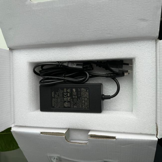 300W/110/220V-50Hz/60Hz Portable Solar Power Station Standby Power Station