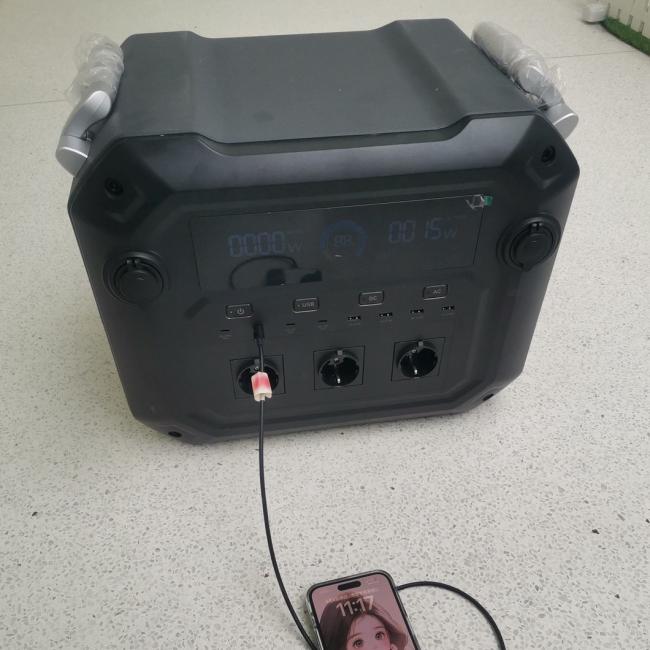 High Quality and Preferential Price 3600W Portable Power 110V/220V Multi-Functional Energy Storage Power Station