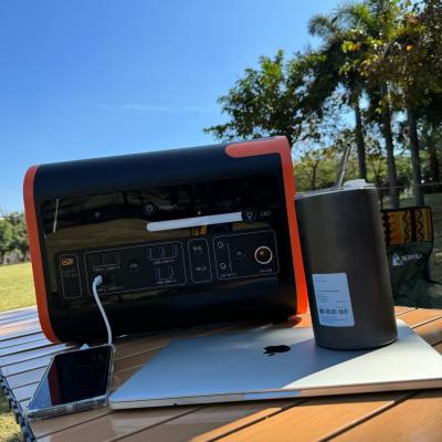 Cina Potenza di uscita 2200W Stazione elettrica portatile 2000W 4000W Drive LiFePO4 Batteria Immagazzinamento di energia in vendita