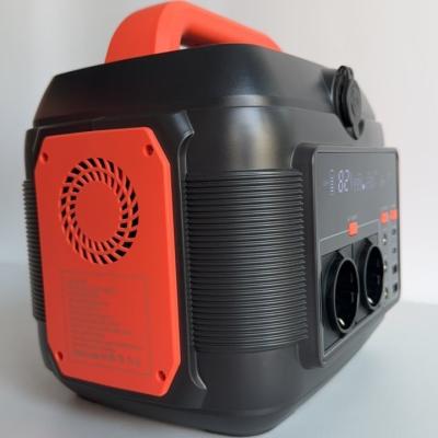 Cina Stazione elettrica mobile all'aperto con pannelli solari da 600W e uscita sinusoidale in vendita