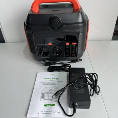 Cina 11W Illuminazione a LED 220V/110V AC Output 600W Batteria al litio per centrale elettrica portatile in vendita