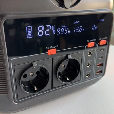 Cina 11W Illuminazione a LED 220V/110V AC Output 600W Batteria al litio per centrale elettrica portatile in vendita