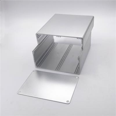Cina recinzione di alluminio dell'estrusione di 120*83*130mm Squre con la piastra laterale in vendita