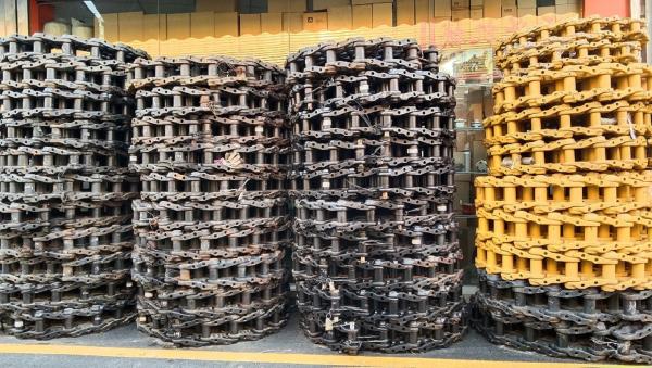 Quality Track Chain Link pads Excavator Undercarriage Parts For Komatsu PC200 PC60 PC70 for sale