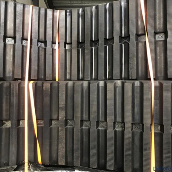 Quality Wear Resistant Excavator Rubber Track 400x72.5x76 Crawler Track Part for sale