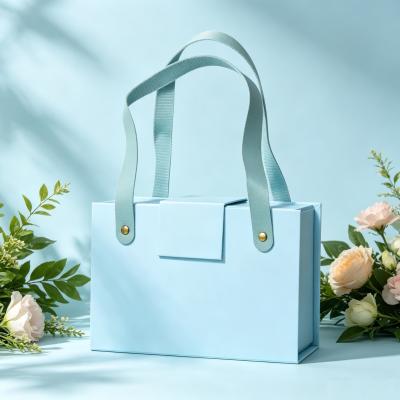 China Luxury PPWR Standard Flat Shipment Foldable Rigid Shopping Bag, Durable Paper Packaging, Magnetic Closure, Custom Design for Luxury Brand, Fashion, Art, Garments, Shoes, Bags, Boutique Store for sale