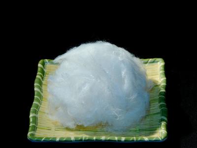 China Fibra bacteriana natural do leite do PLA 1.2D 38mm anti para o fio à venda