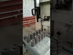 釘の照合機に屋根を付けるコイル