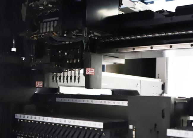Εικόνα 4 τσιπ Yamaha YV100XGP mounter