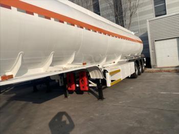 Cina Cisterna di carburante semirimorchio per il trasporto sicuro ed efficiente di carburante liquido e materiali pericolosi in vendita
